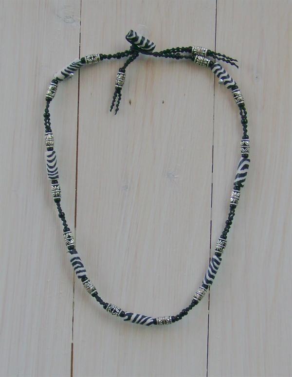 hotsjok - halskæde med zebra perler - S078
