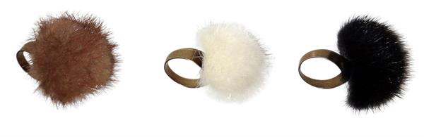 Ringe med pels af mink.