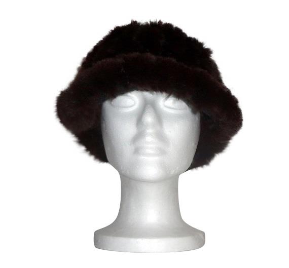 Pelshue med cap i brun rex kanin.